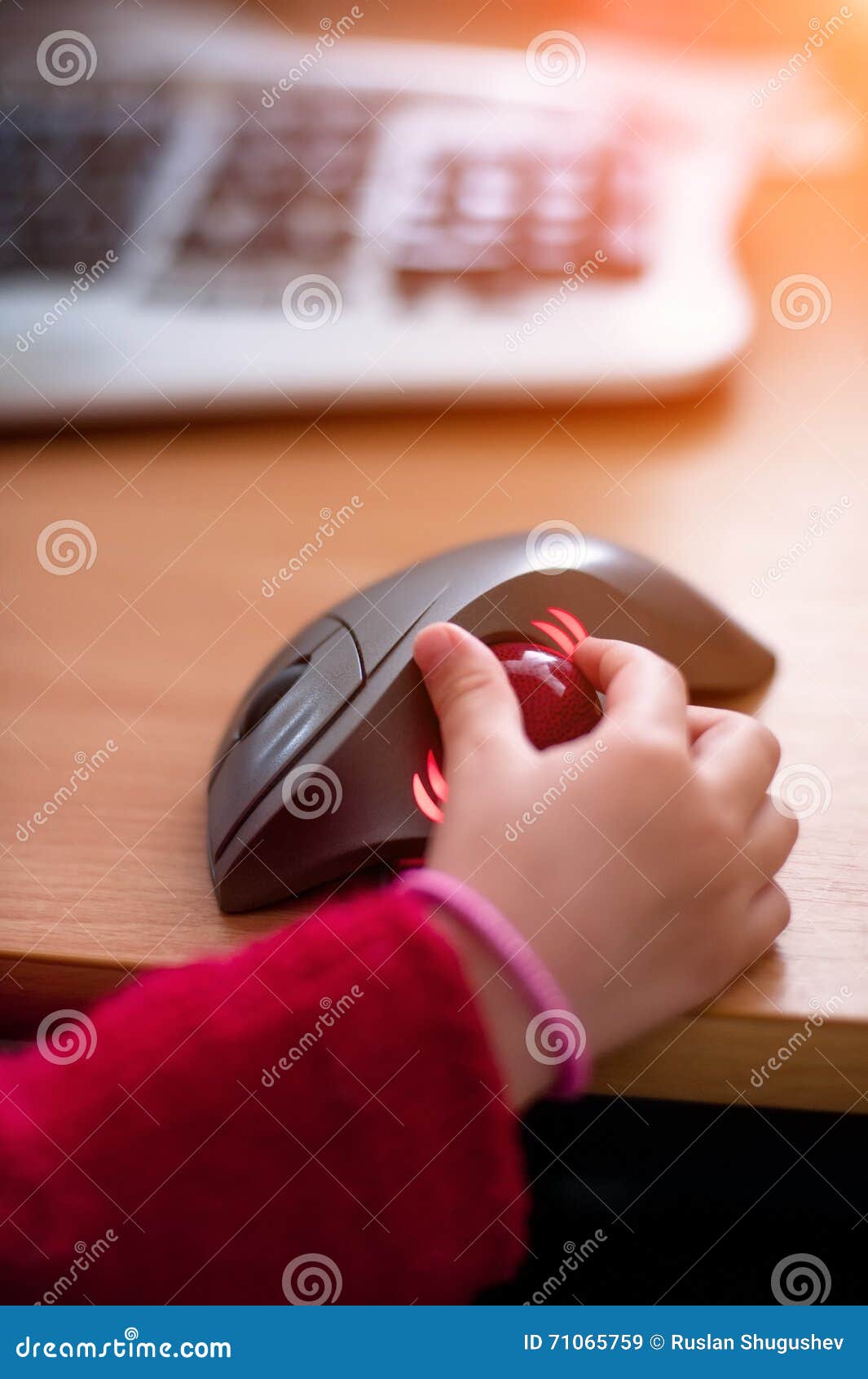 Computer Mouse, Hand, Touch, Control, Internet, Child, Danger ...