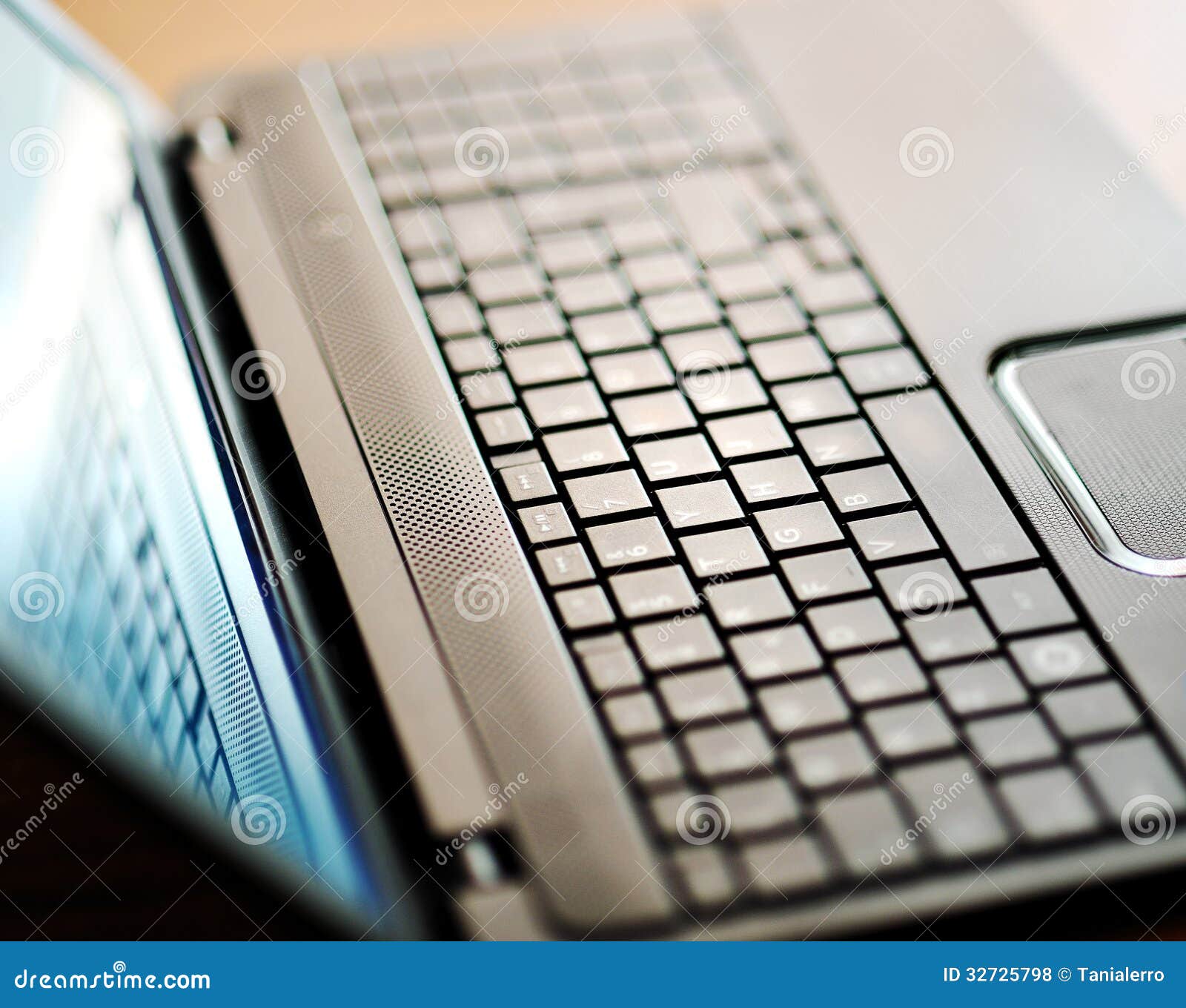 Computer Portatile Moderno Del Computer Portatile Aperto Fotografia ...