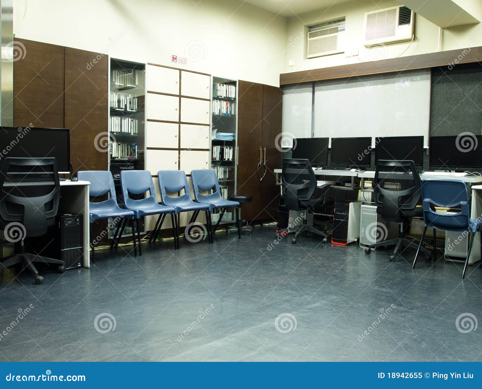 Computer Room Picture. Image: 18942655