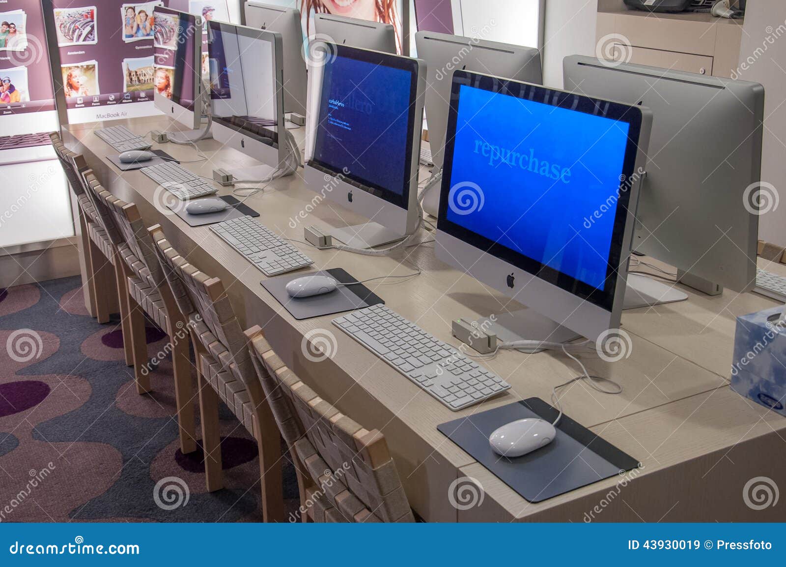 Computer room editorial stock image. Image of business - 43930019