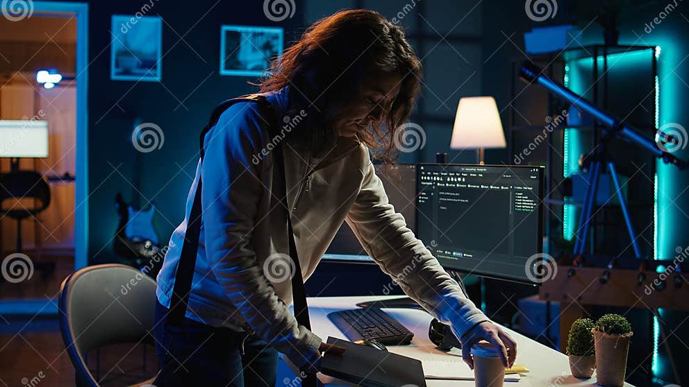 It Expert Starting Job Shift, Ready To Design and Develop Software ...