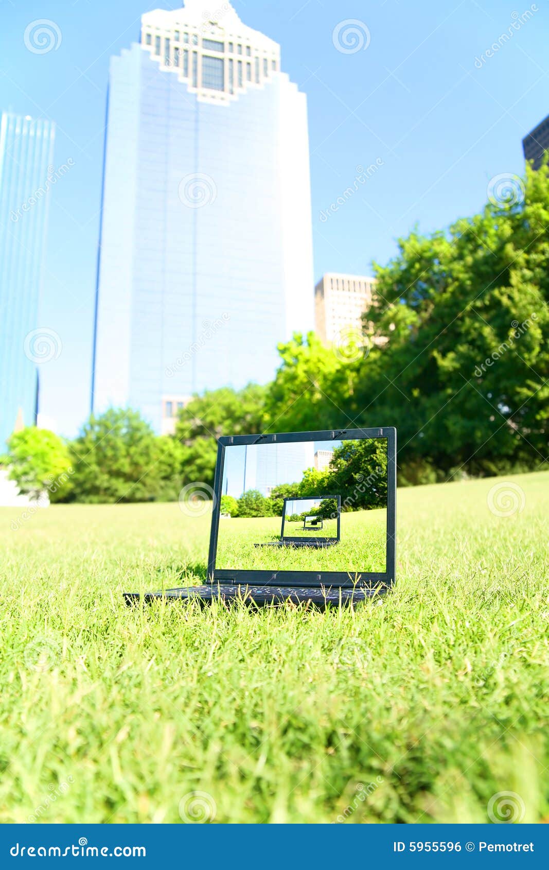 Computer Sit in Downtown Park Stock Photo - Image of life, repeat: 5955596