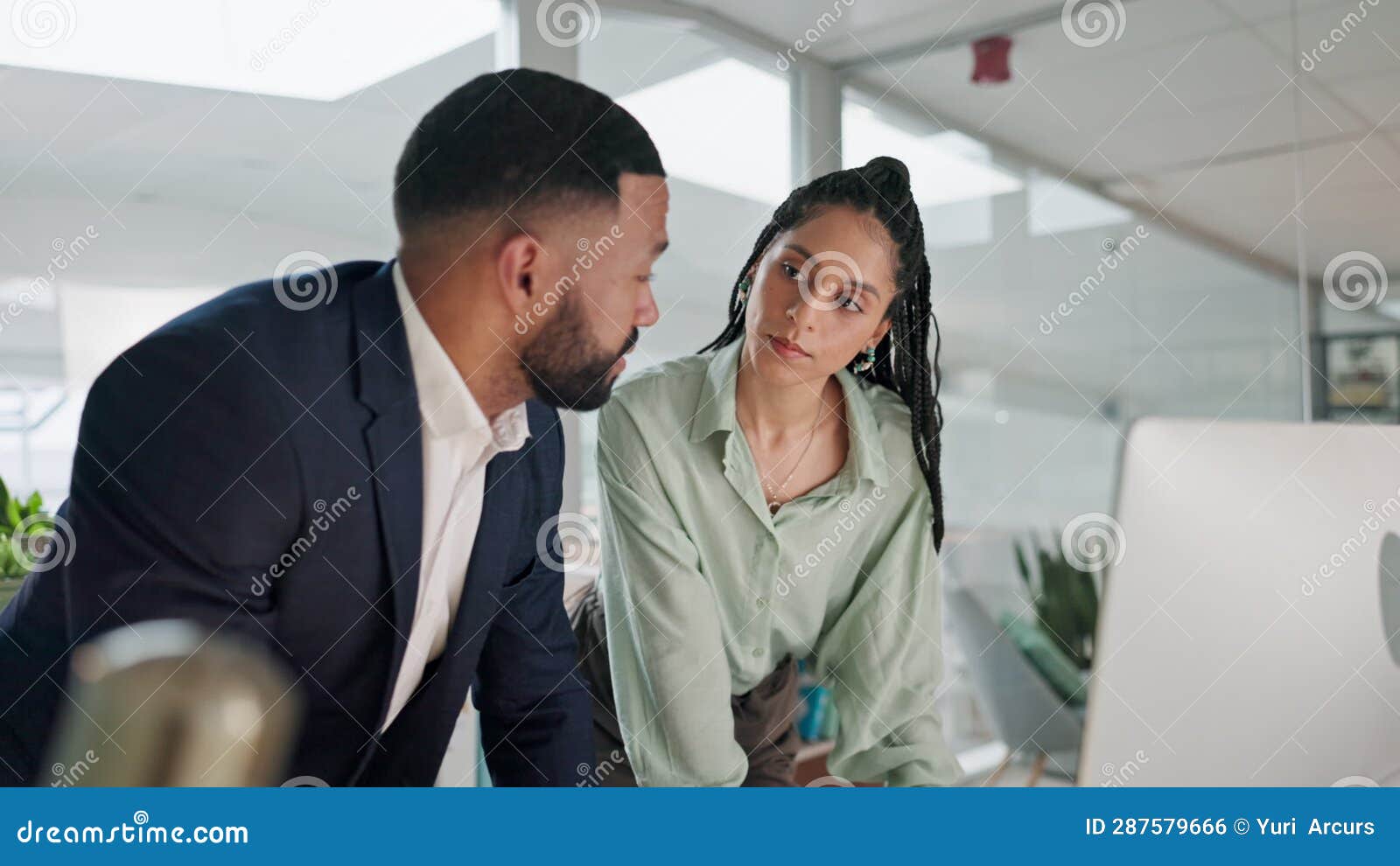 Computer, Talking or Business People for Teamwork, Problem Solving in ...