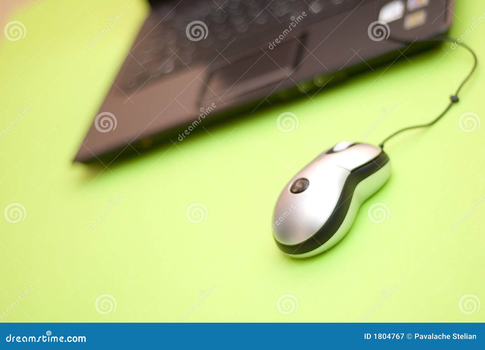 Computer und Maus stockbild. Bild von grün, rechnen, maus - 1804767