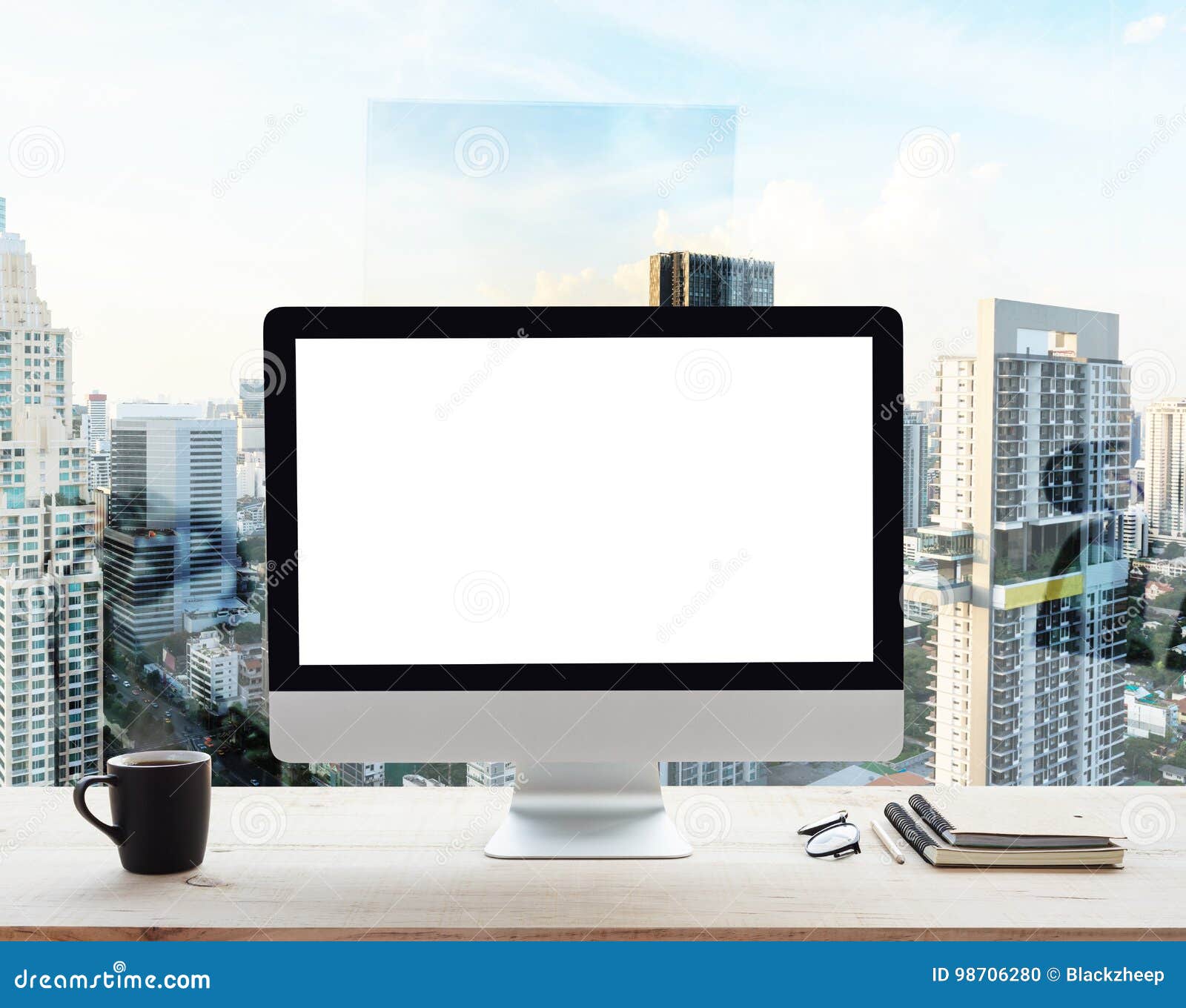 Computer Wit Kader Op Het Werklijst in De Stad Van De Bureauplaats ...