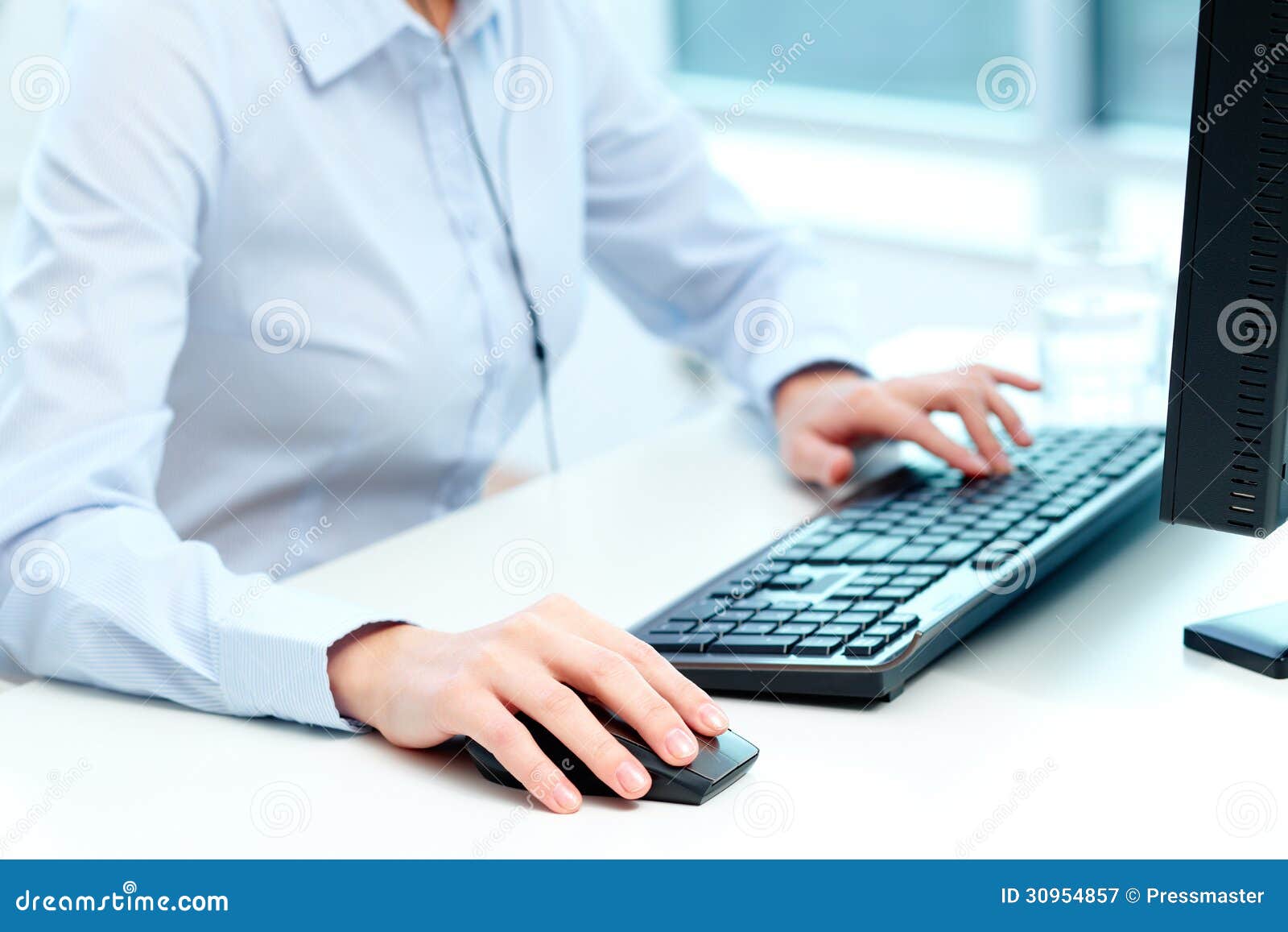 Computerarbeit stockbild. Bild von schreibtisch, geschäft - 30954857