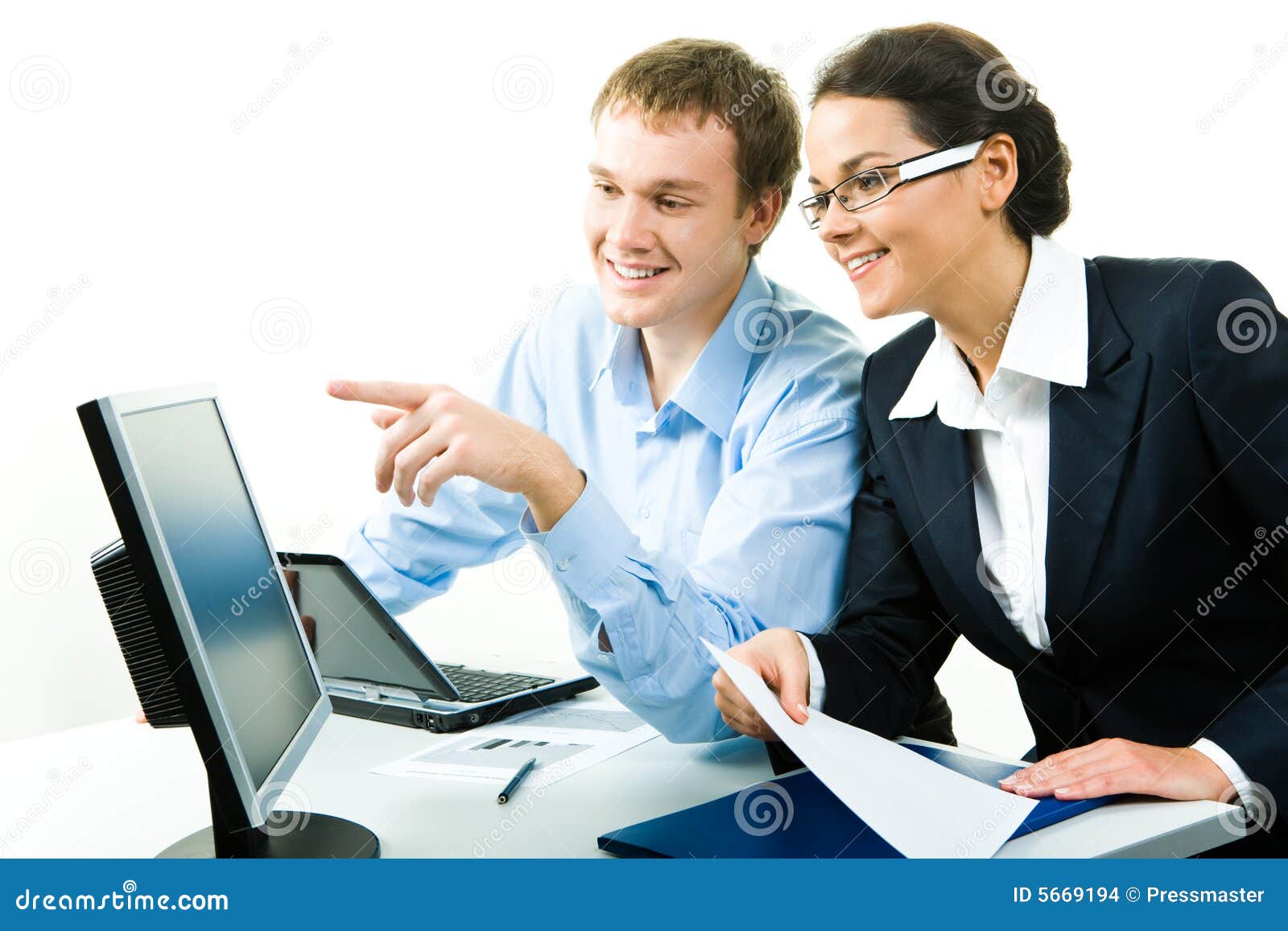 Computerarbeit stockfoto. Bild von diskutieren, gruppe - 5669194