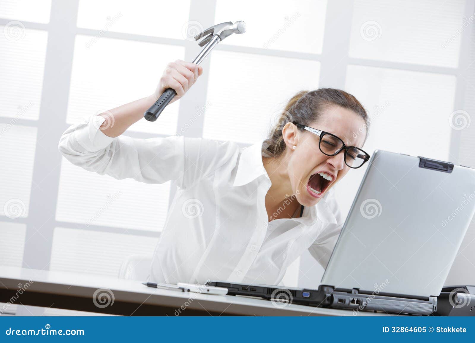 Computerprobleme stockbild. Bild von leute, horizontal - 32864605