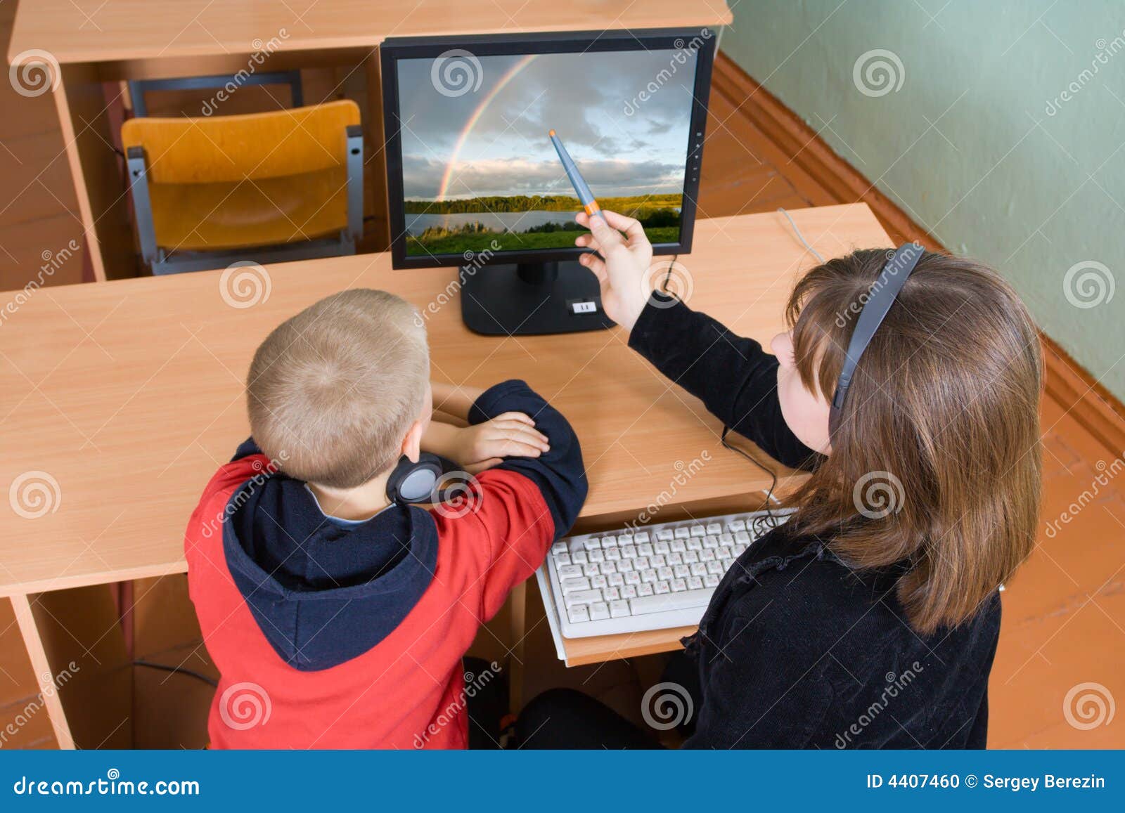 Computerraum stockfoto. Bild von ausbildung, ausbilder - 4407460