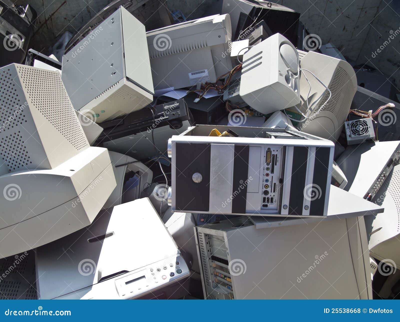 Computerschrott stockfoto. Bild von biodegradierbar, stapel - 25538668