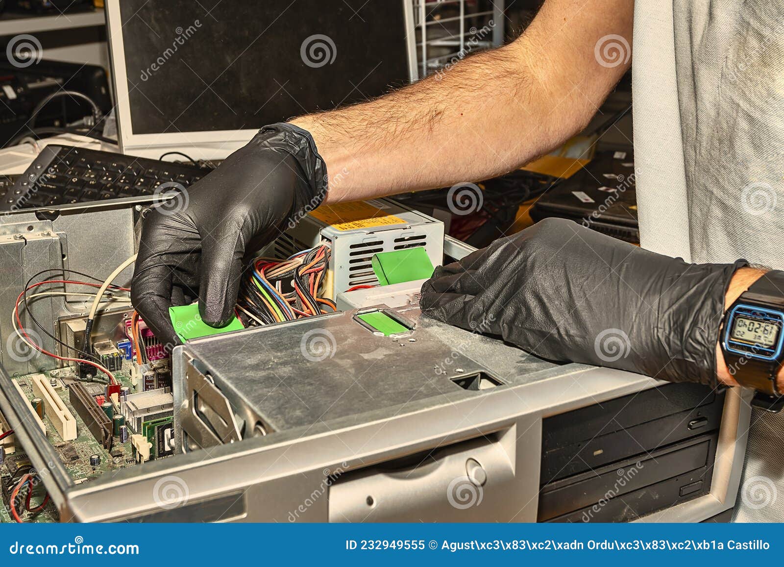 Computertechniker in Der Werkstatt Stockbild - Bild von problem ...