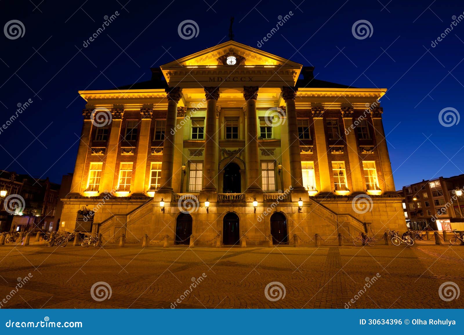 Comune Nella Città Di Groninga Alla Notte Fotografia Stock - Immagine ...