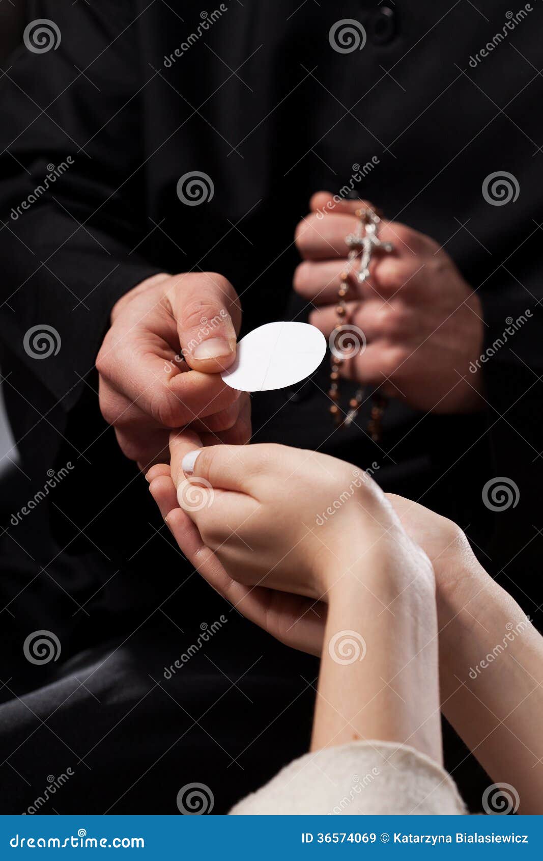 Comunione santa immagine stock. Immagine di divino, eucaristia - 36574069