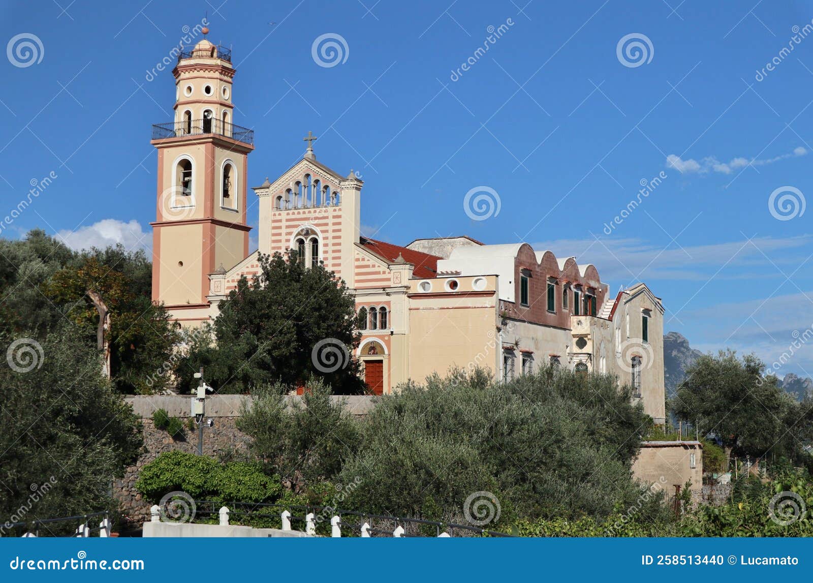 Conca Dei Marini - Chiesa Di San Pancrazio Da Via Vreca Stock Photo ...