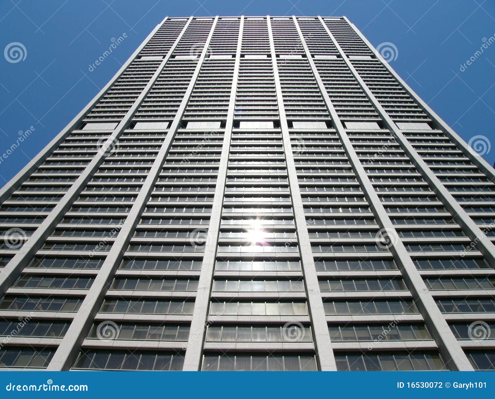 Concave Building in Chicago Stock Photo - Image of mirror, chicago ...