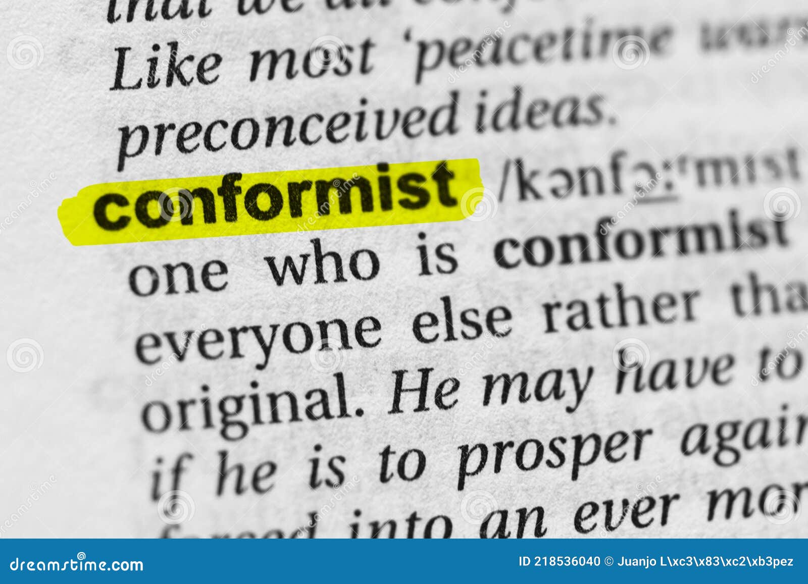 Conceito Conformista De Palavra Destacado E Significado Foto de Stock ...