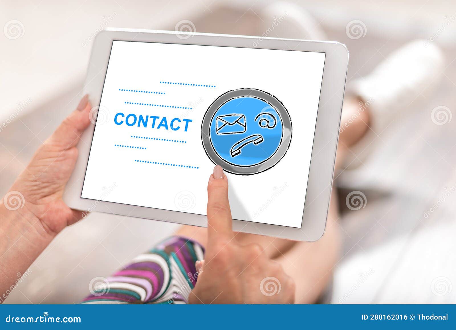 Conceito De Contato Em Um Tablet Foto de Stock - Imagem de conceito, cliente: 280162016