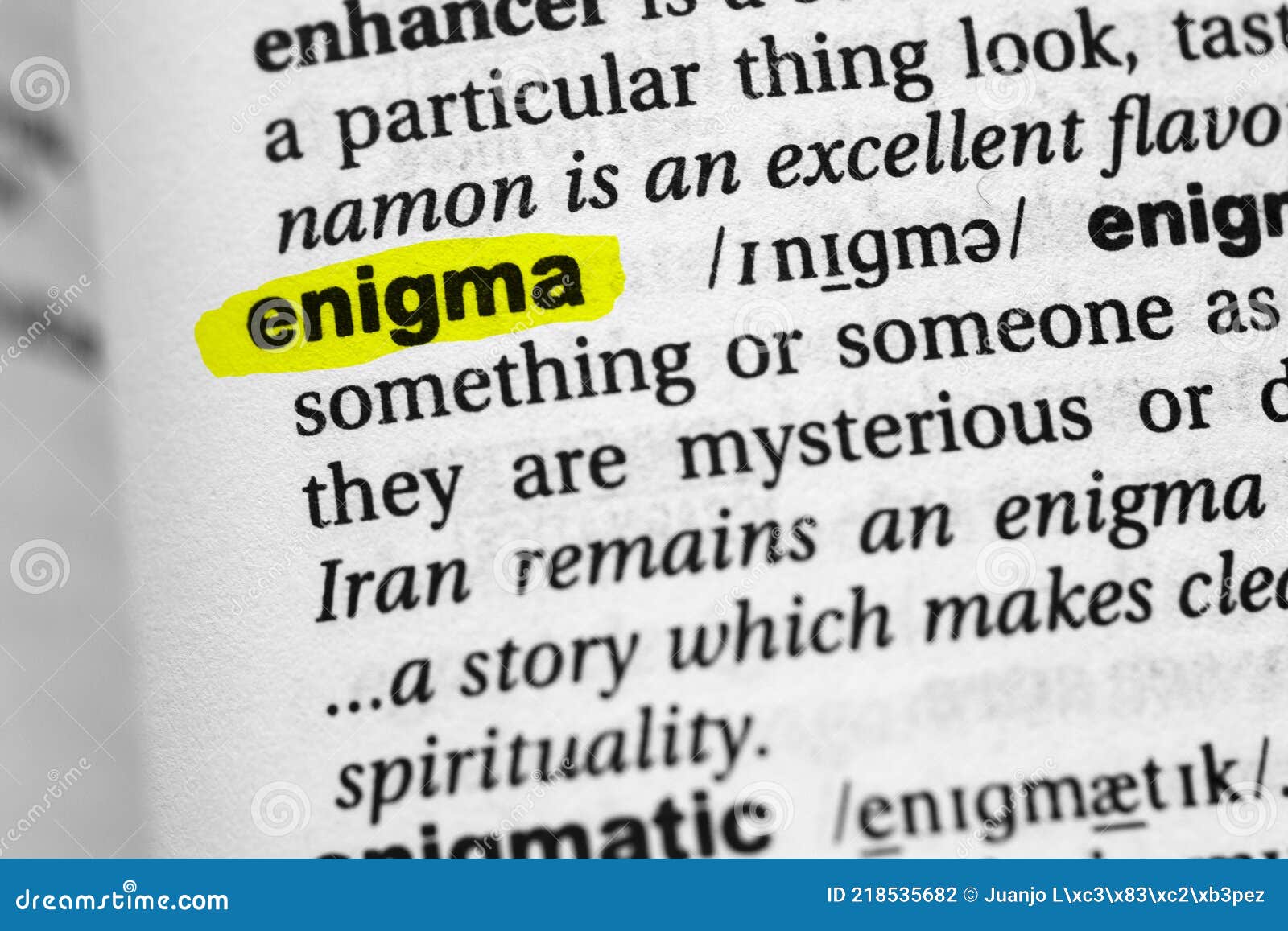 Conceito De Enigma De Palavra Destacado E Significado Foto de Stock ...