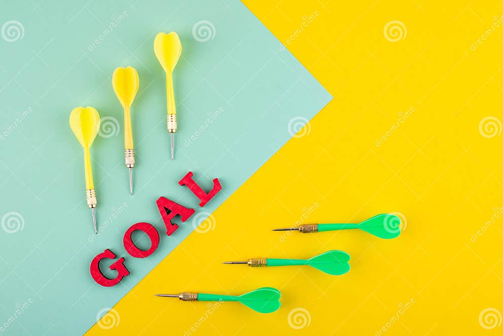 Conceito De Meta E Meta Com Setas Imagem de Stock - Imagem de amarelo ...