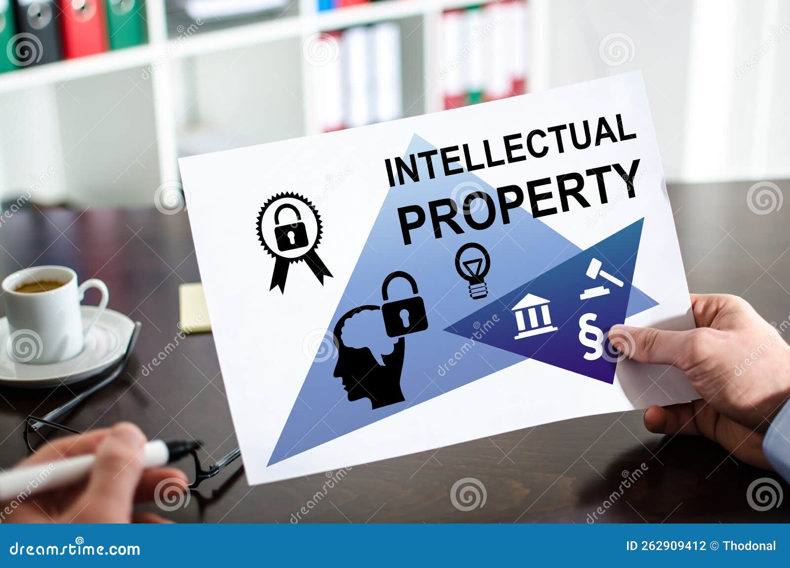 Conceito De Propriedade Intelectual Em Papel Foto de Stock - Imagem de ...