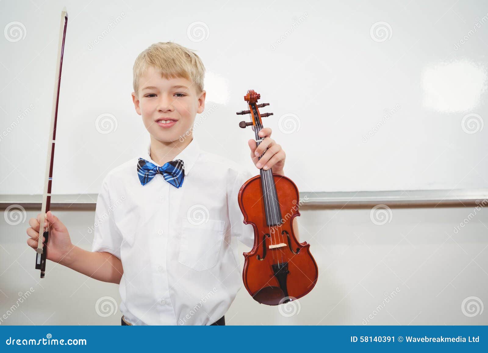 Concentrating Student Playing a Violin Stock Image - Image of ...