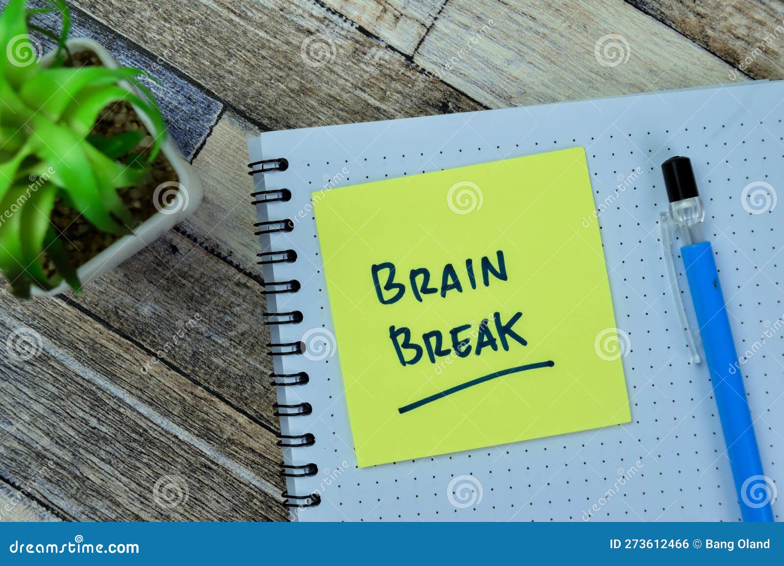 Concept of Brain Break Write on Sticky Notes Isolated on Wooden Table ...