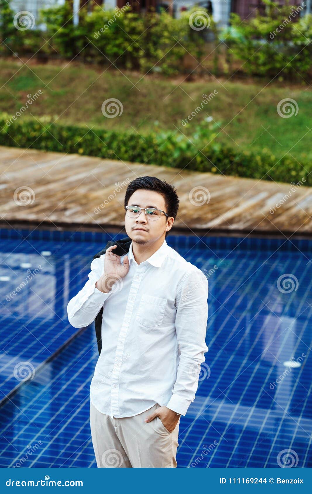 Concept Business - Handsome Asian Business Man Ready To Go for Work ... Concept Business - Handsome Asian Business Man Ready To Go for Work ...