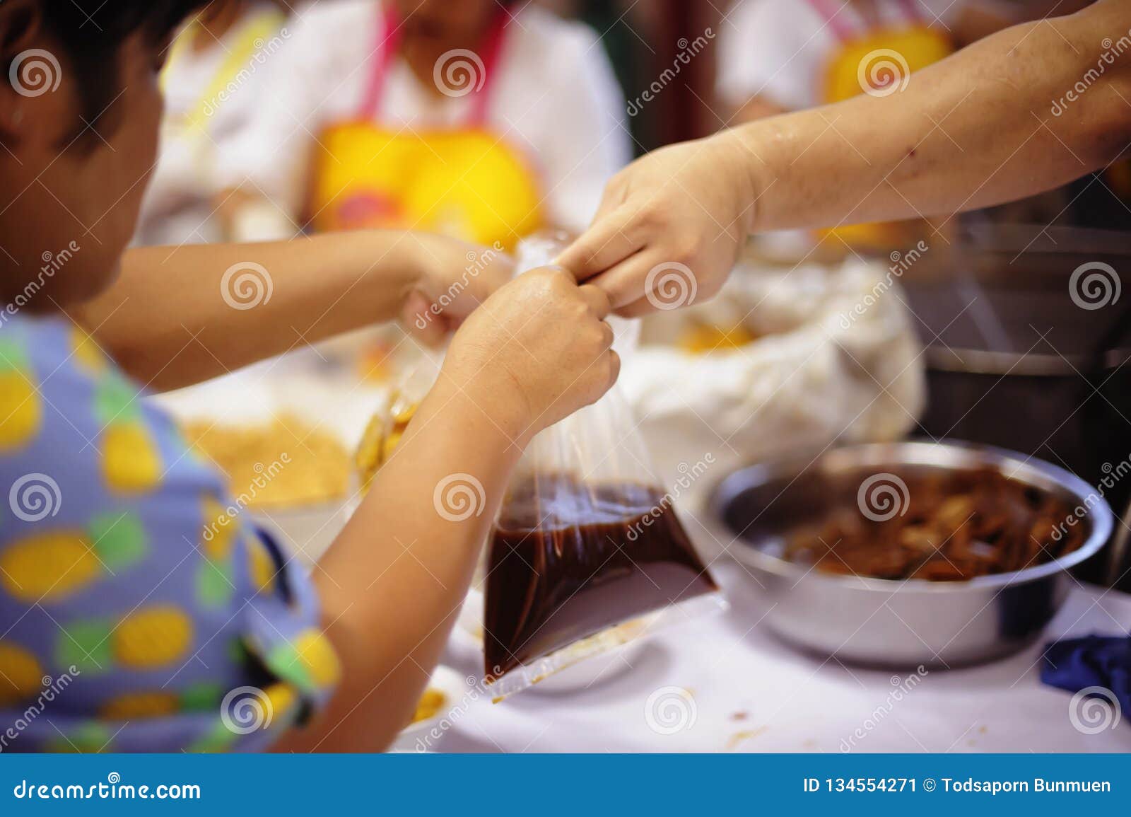 Concept of Feeding : Helping People with Hunger with Kindness Stock ...