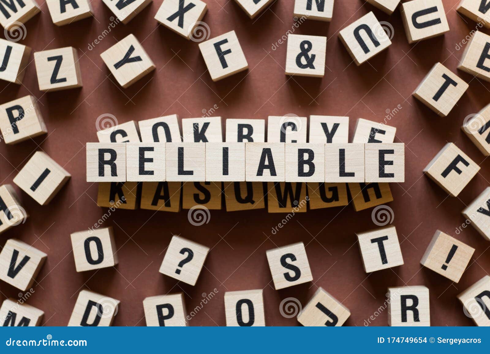 Concept Fiable De Mot Sur Des Cubes Photo stock - Image du honnête ...