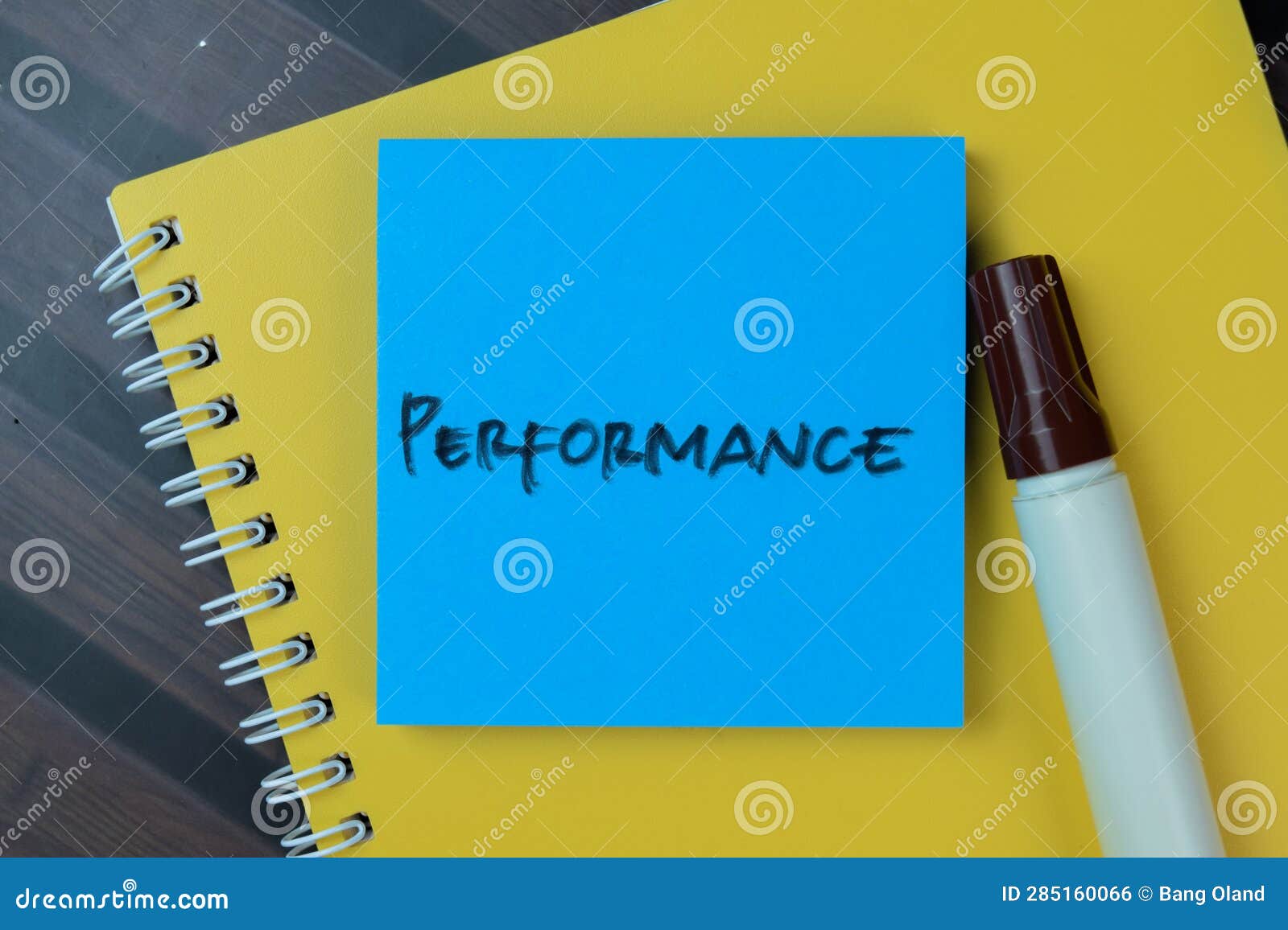 Concept of Performance Write on Sticky Notes Isolated on Wooden Table ...