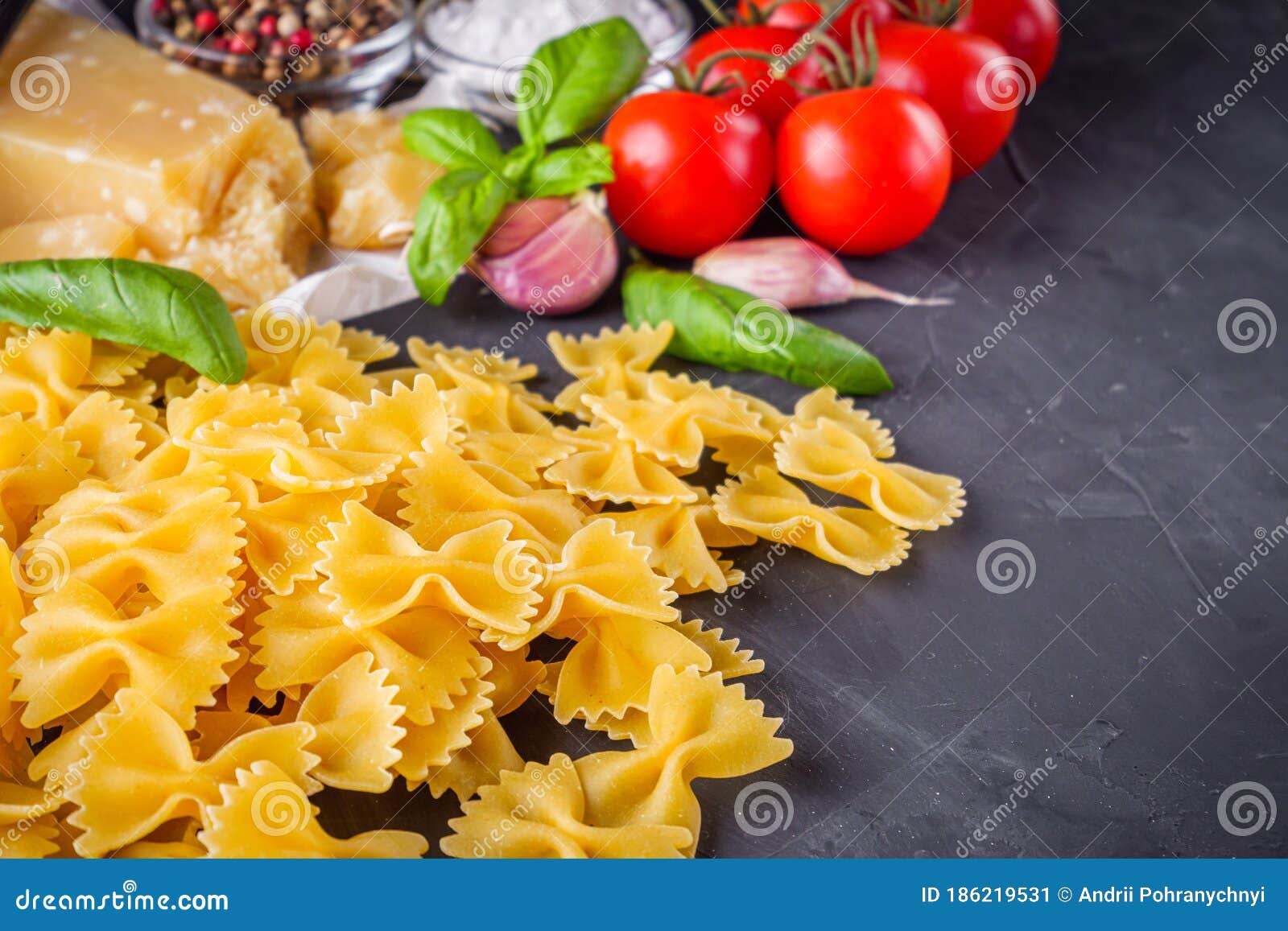 Concept of Traditional Italian Pasta with Tomatoes and Basil Stock ...