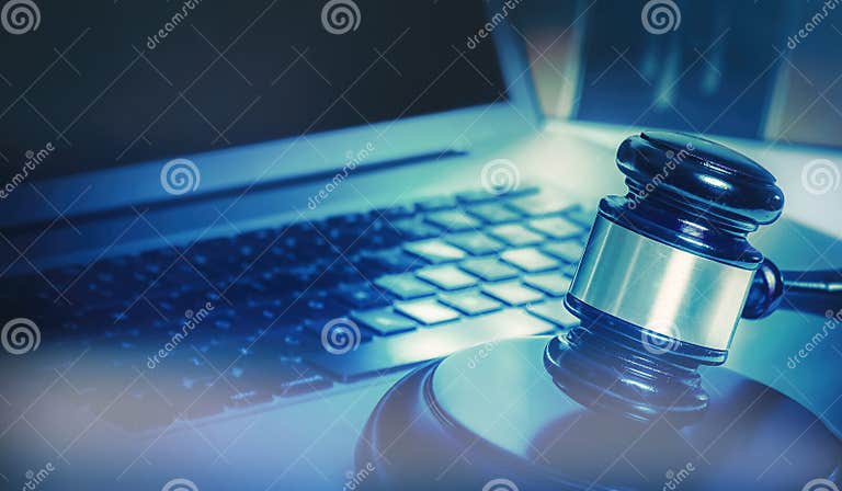 Conceptafbeelding Cybercriminaliteit, Grind Op Laptop Stock Foto ... Conceptafbeelding Cybercriminaliteit, Grind Op Laptop Stock Foto ...