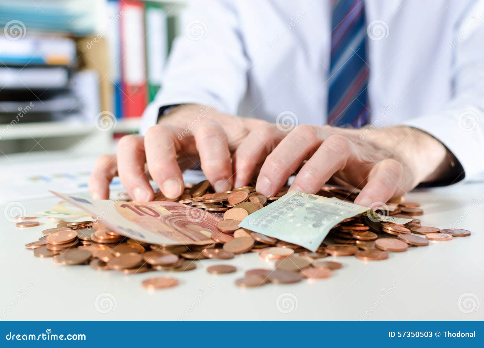 Concepto de avaro imagen de archivo. Imagen de moneda - 57350503