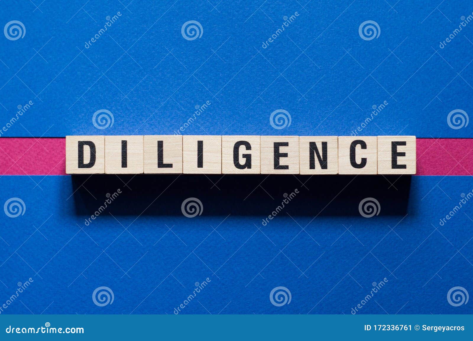 Concepto De Palabra De Diligencia En Cubos Imagen de archivo - Imagen ...