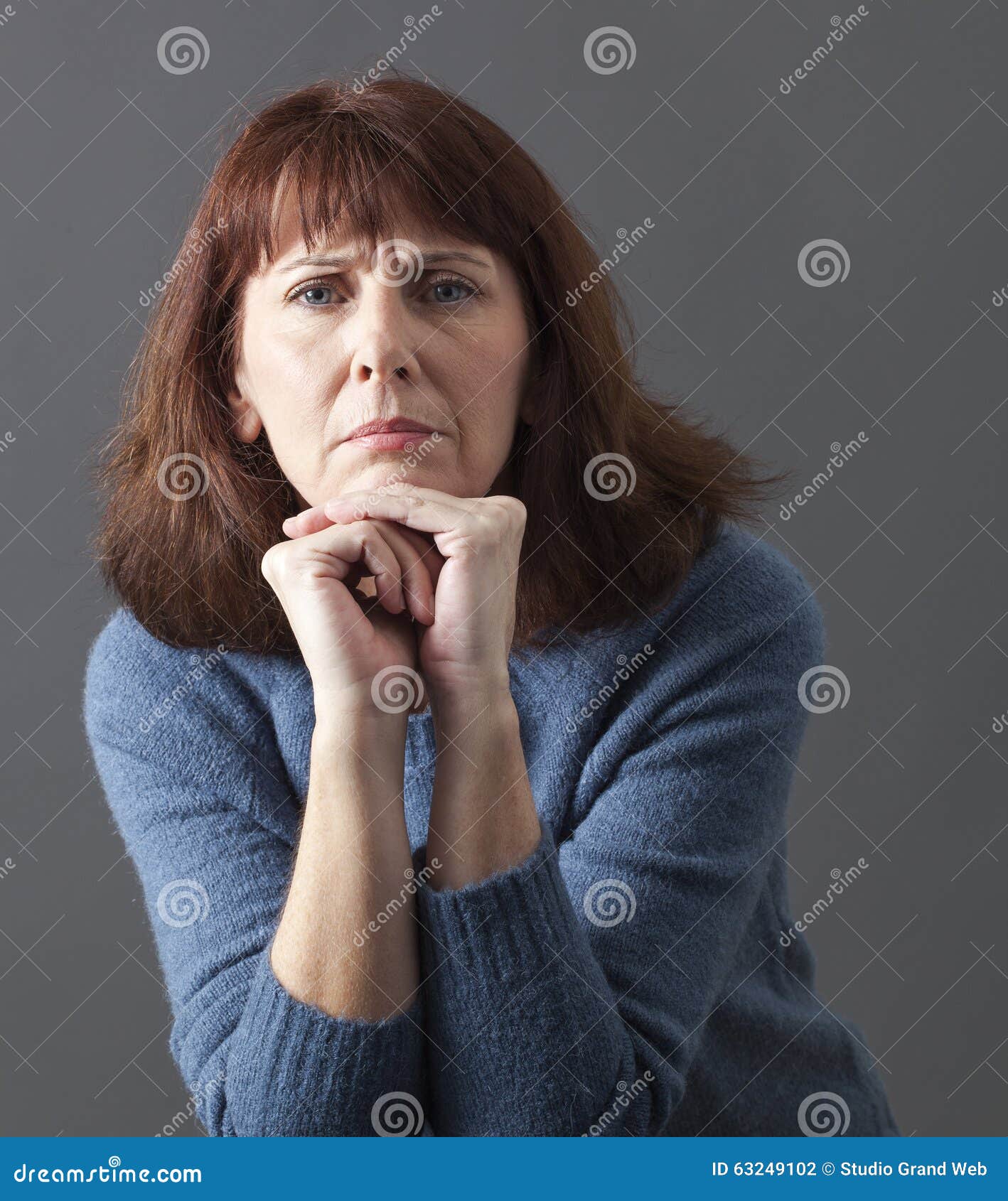 Concepto Mental Del Juez Para La Mujer Exasperada 50s Foto de archivo ...