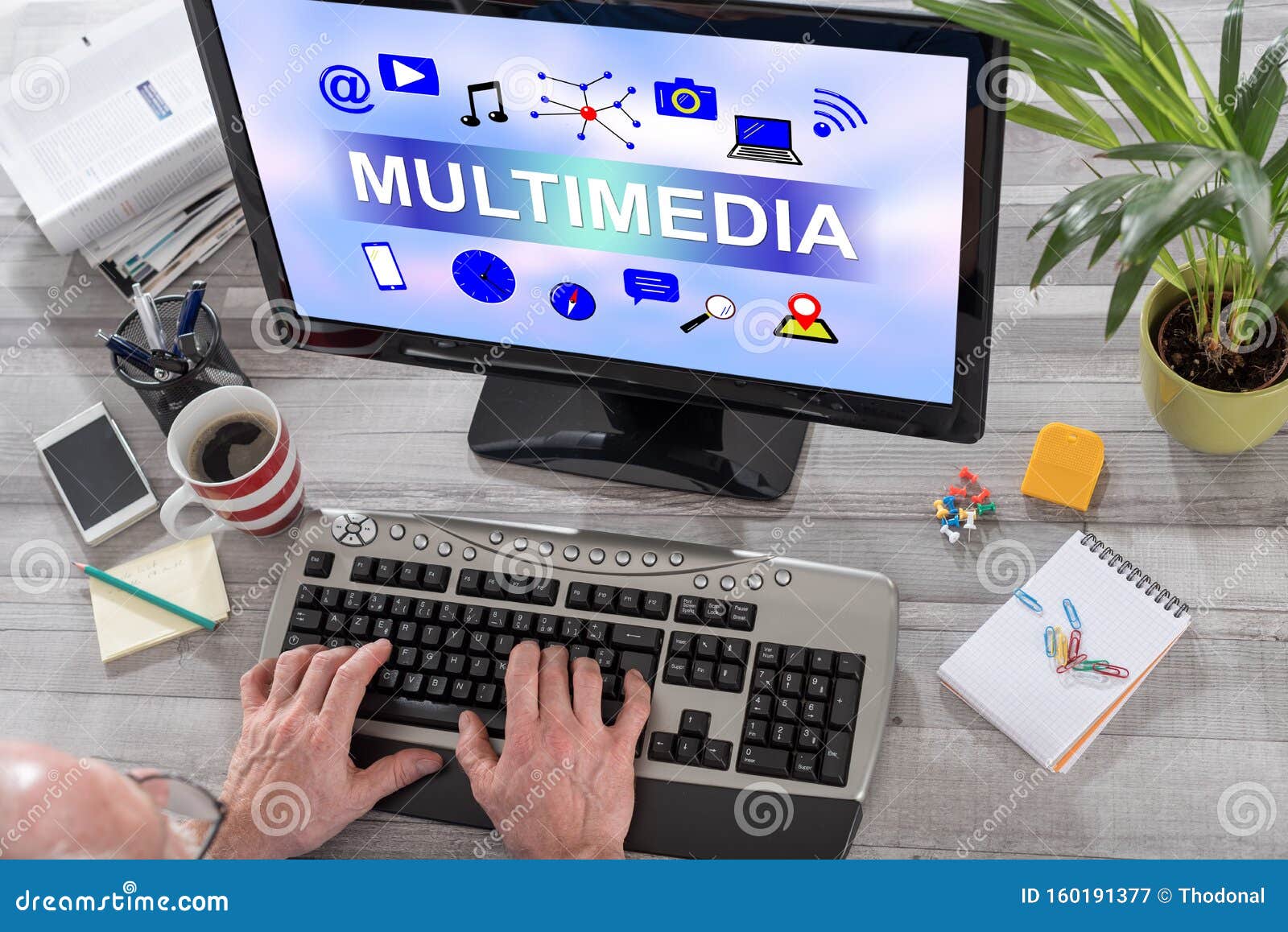 Concepto Multimedia En Un Equipo Imagen de archivo - Imagen de servicio ...