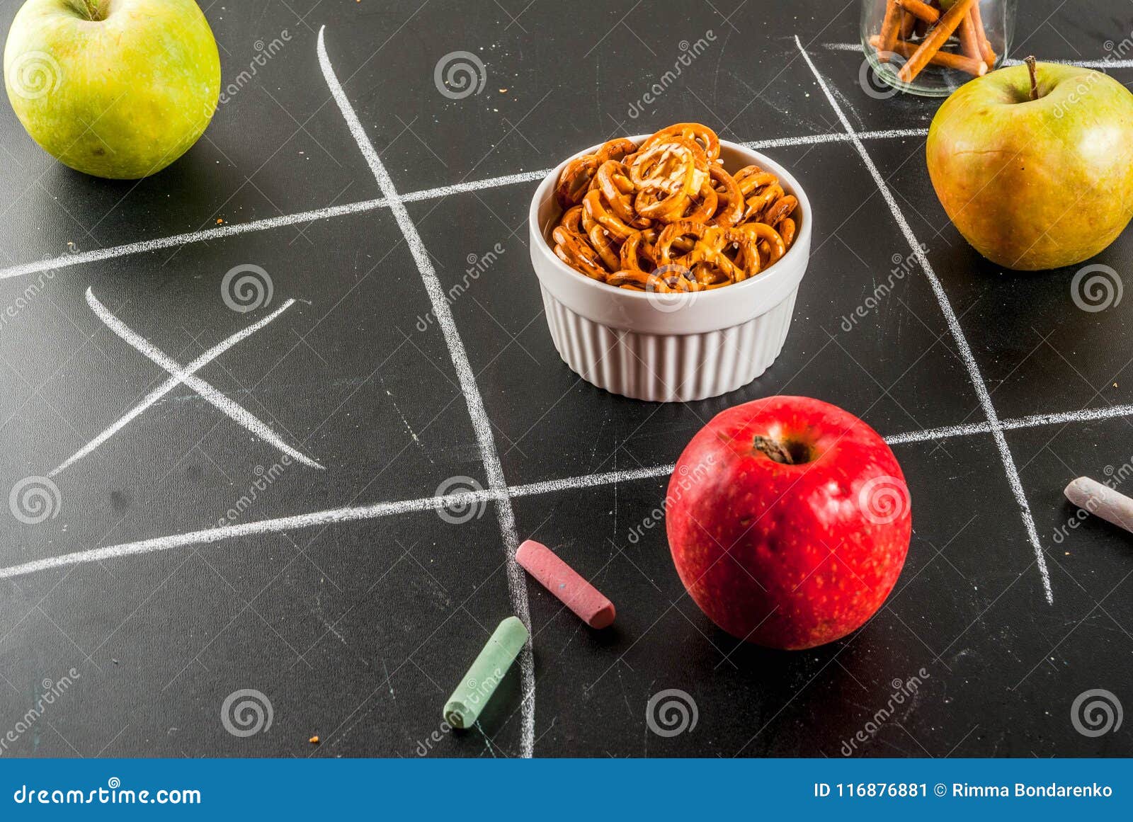 Concepto Sano Y Malsano Del Bocado Imagen de archivo - Imagen de ...