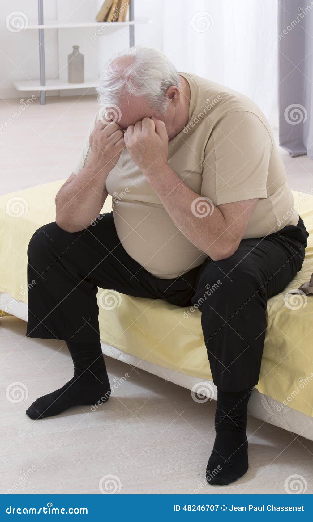 CONCERN SENIOR MAN stock image. Image of interior, pain - 48246707