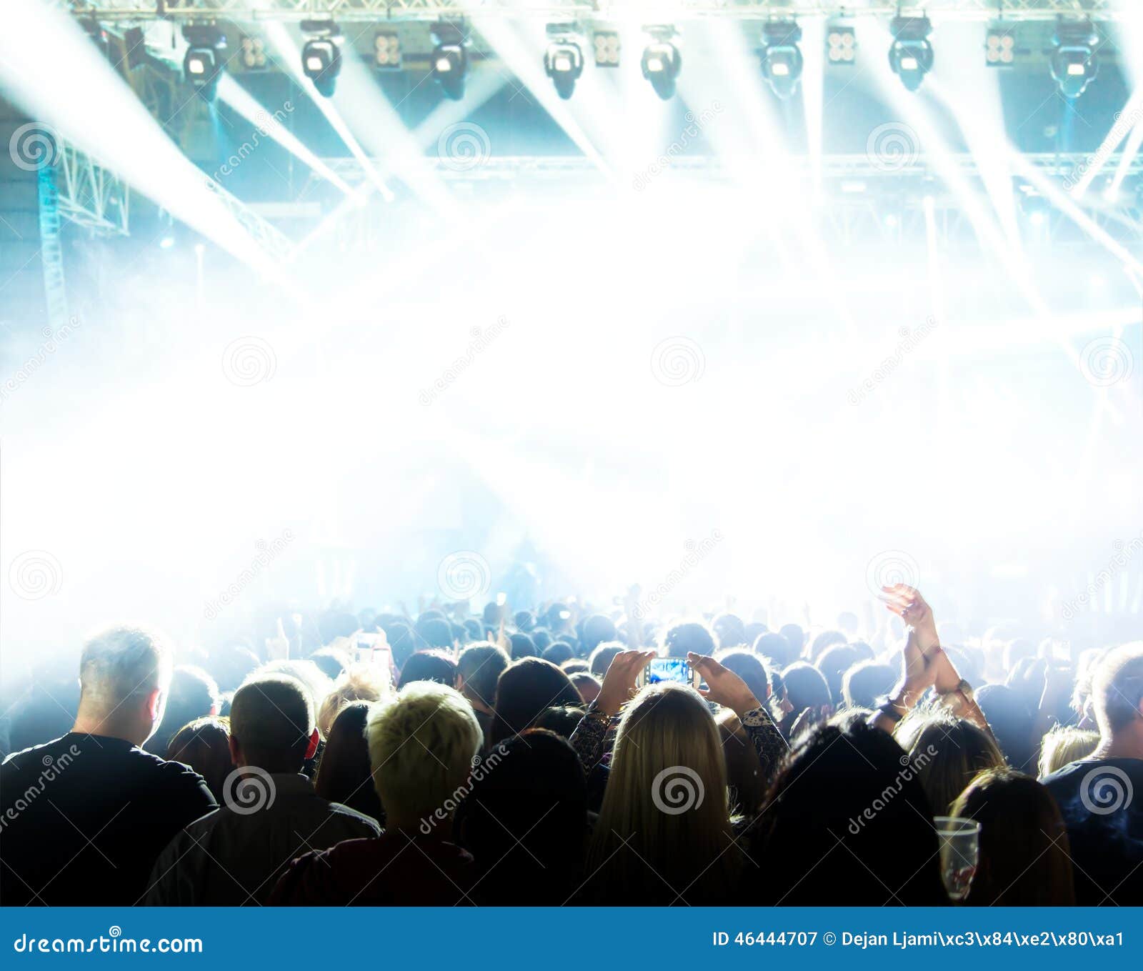 Concert Crowd editorial photography. Image of club, smoke - 46444707