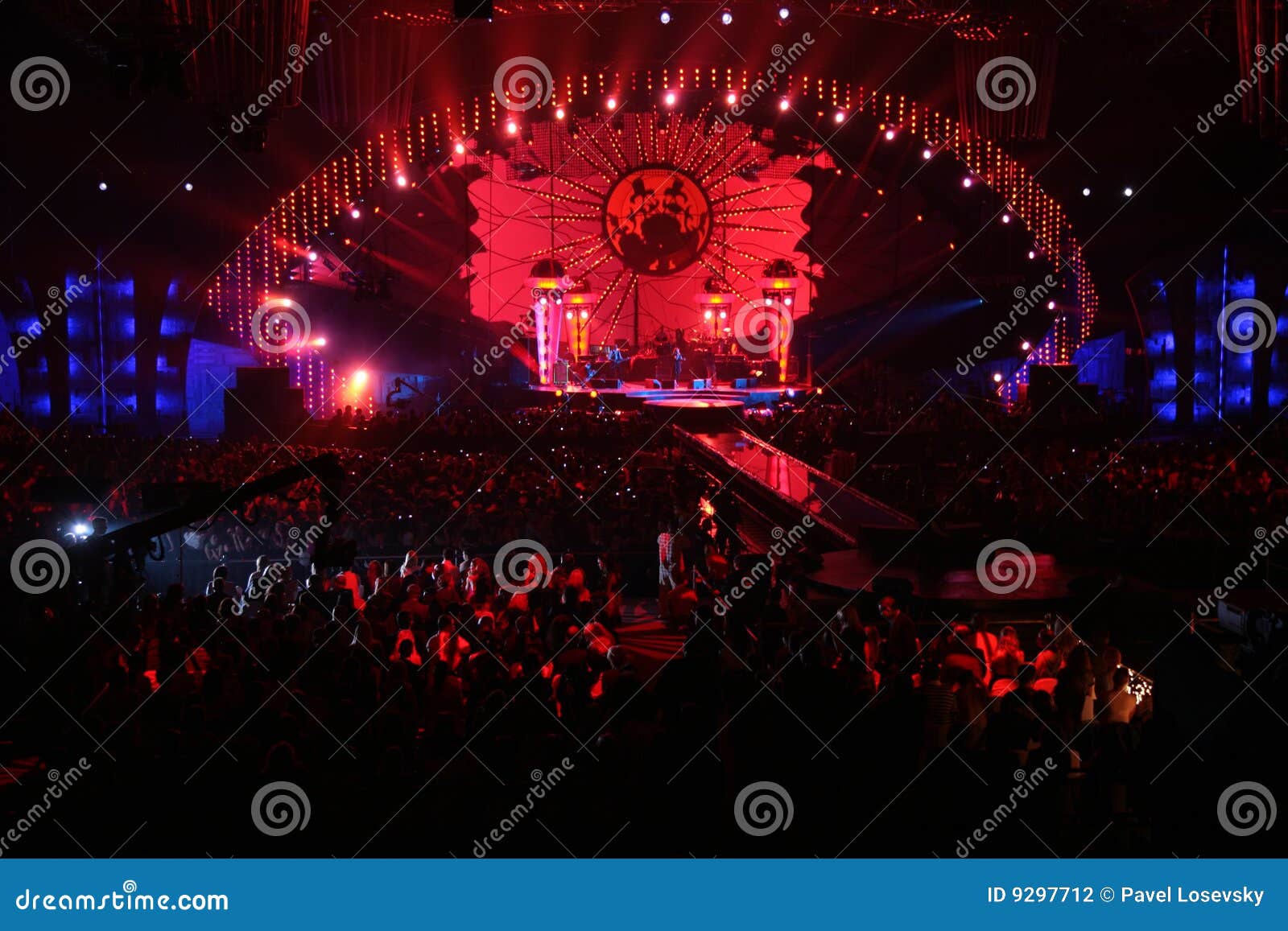 Concert in night club editorial photography. Image of laser - 9297712