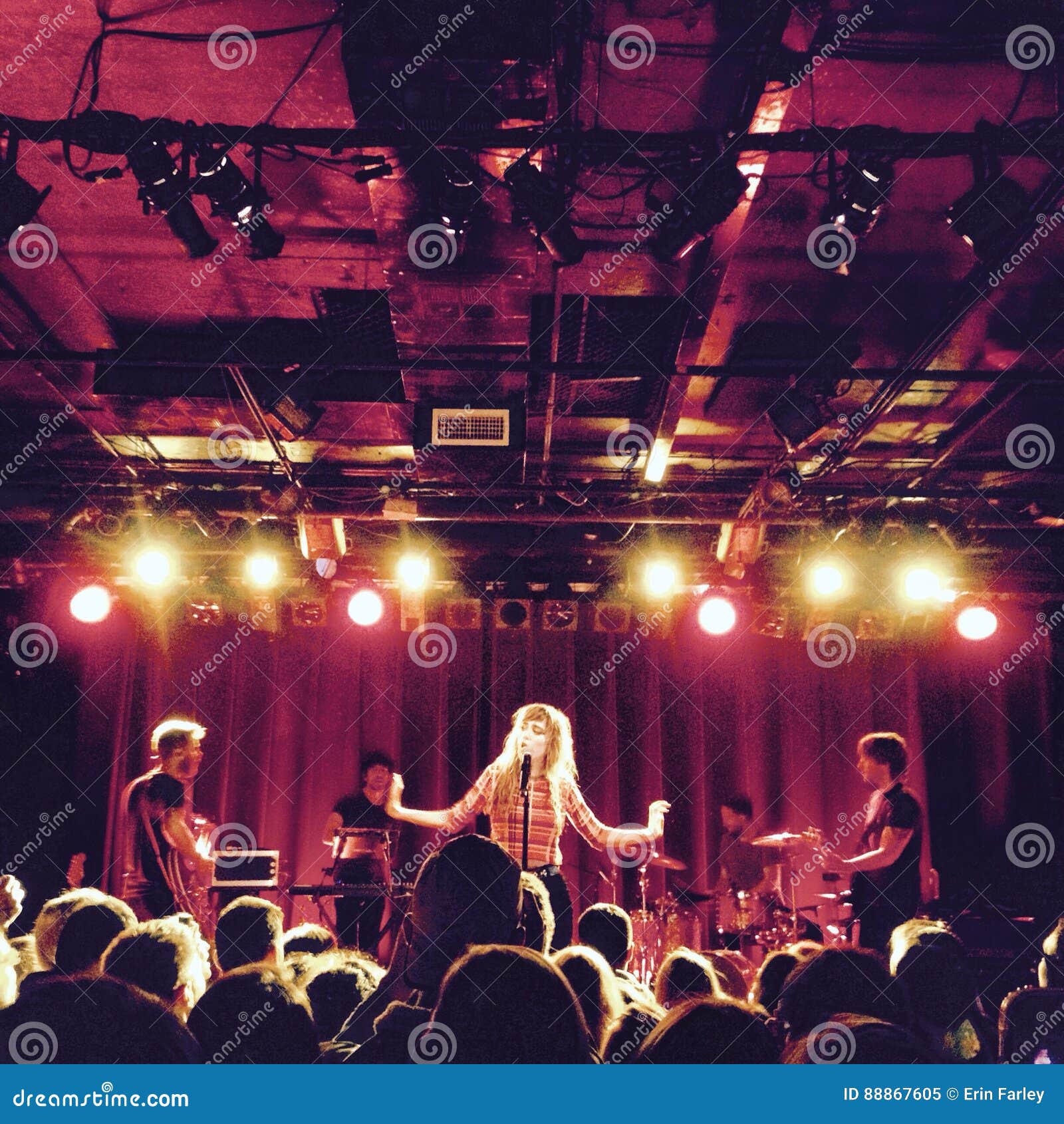 Concert scene editorial image. Image of crowd, scene - 88867605