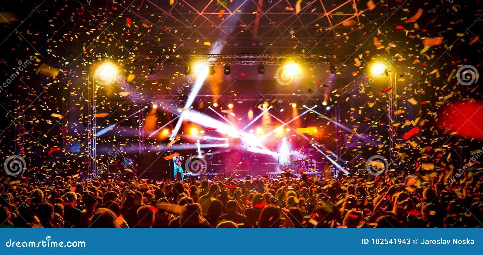 Concert scene editorial stock photo. Image of confets - 102541943