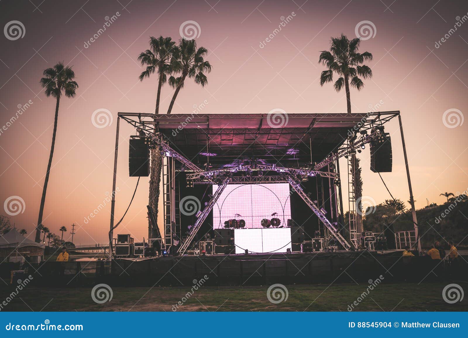 Concert Stage editorial stock image. Image of applauding - 88545904