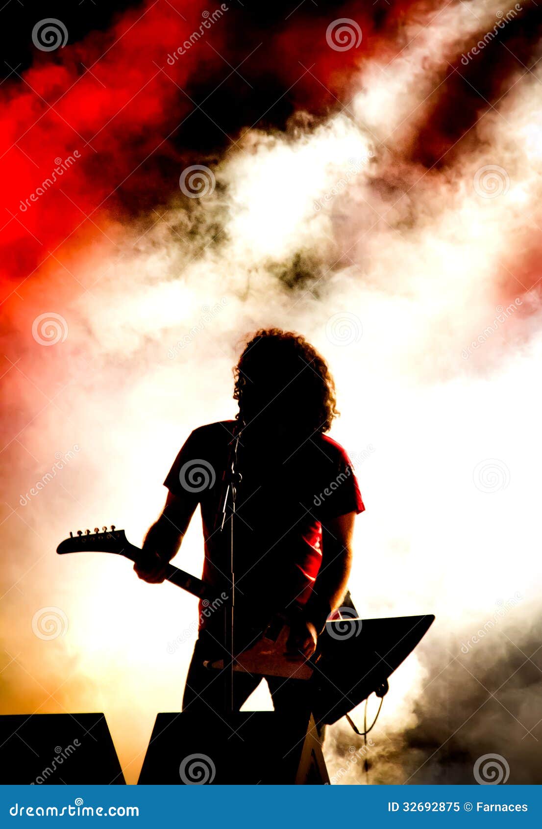 Concerto rock immagine stock. Immagine di duro, pubblici - 32692875