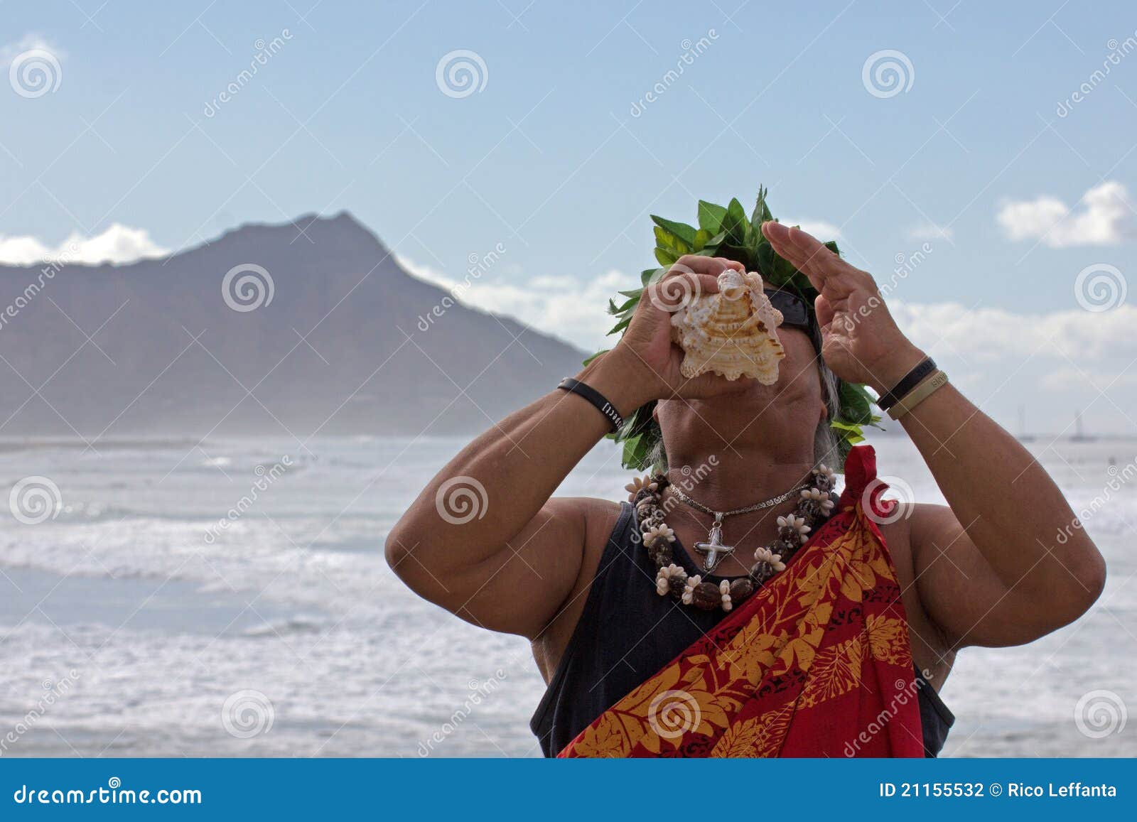 Conch call editorial photography. Image of blowing, blow - 21155532