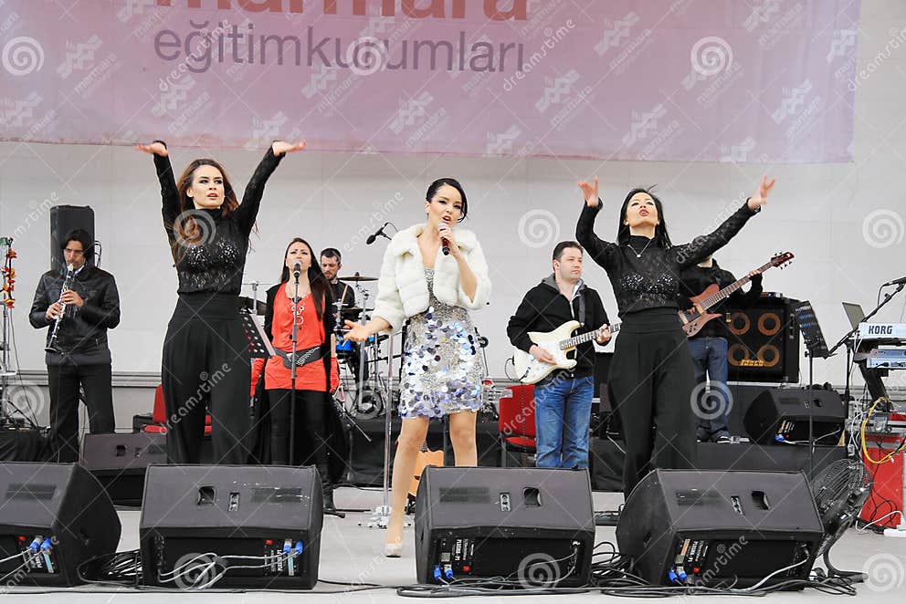 Concierto de Bengu fotografía editorial. Imagen de exterior - 19316882