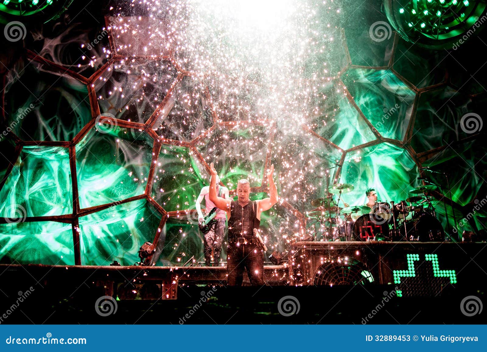 Concierto de Rammstein foto de archivo editorial. Imagen de brillante ...