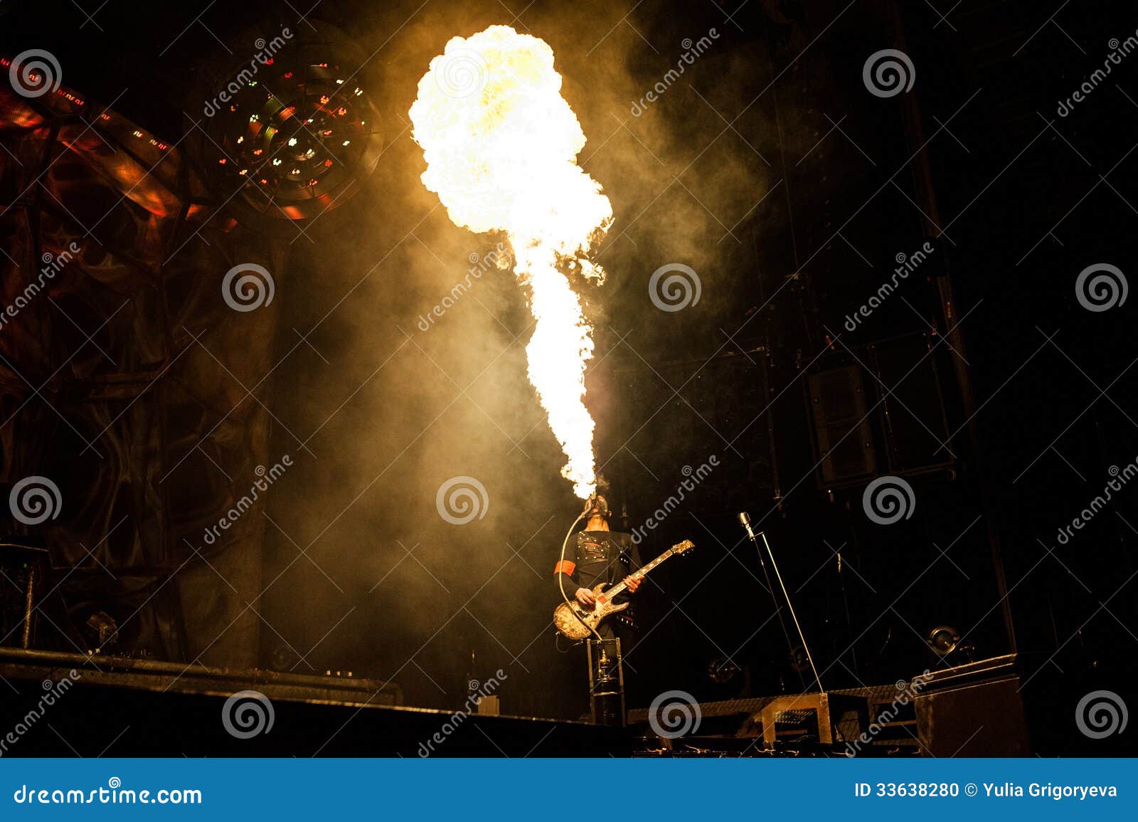 Concierto de Rammstein imagen editorial. Imagen de famoso - 33638280