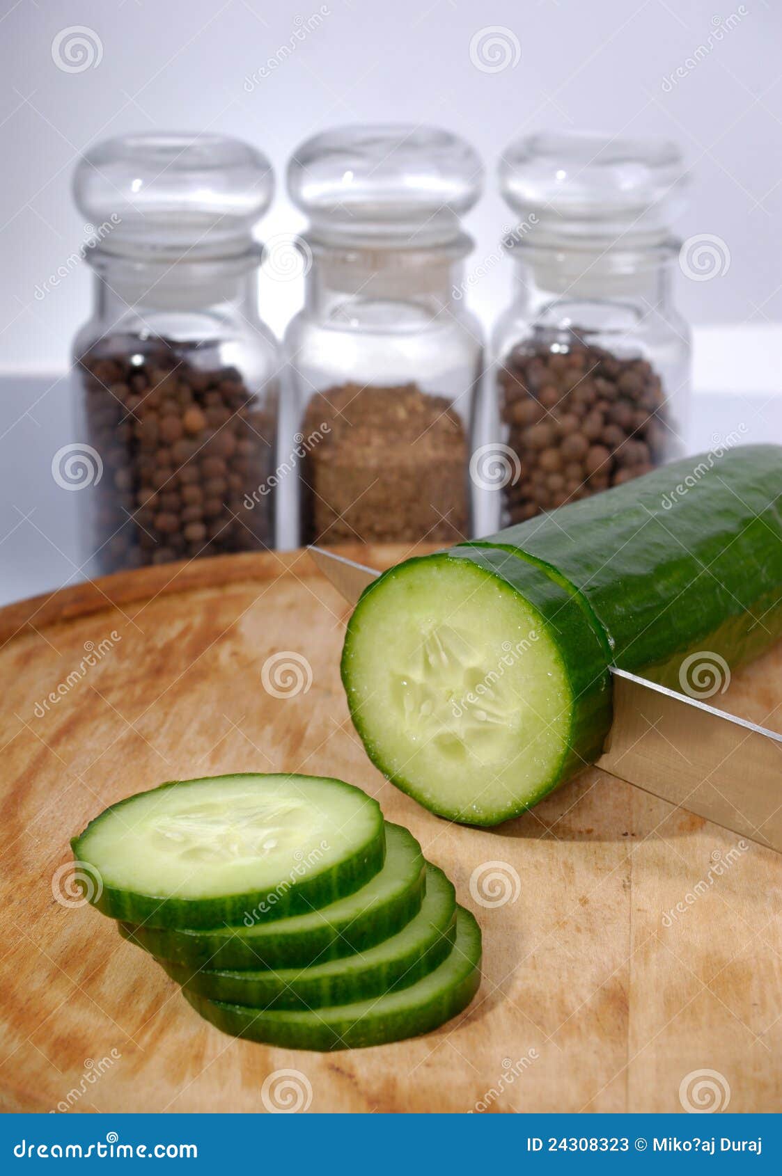 Concombre Coupé En Tranches Image stock - Image du coupure, vert: 24308323