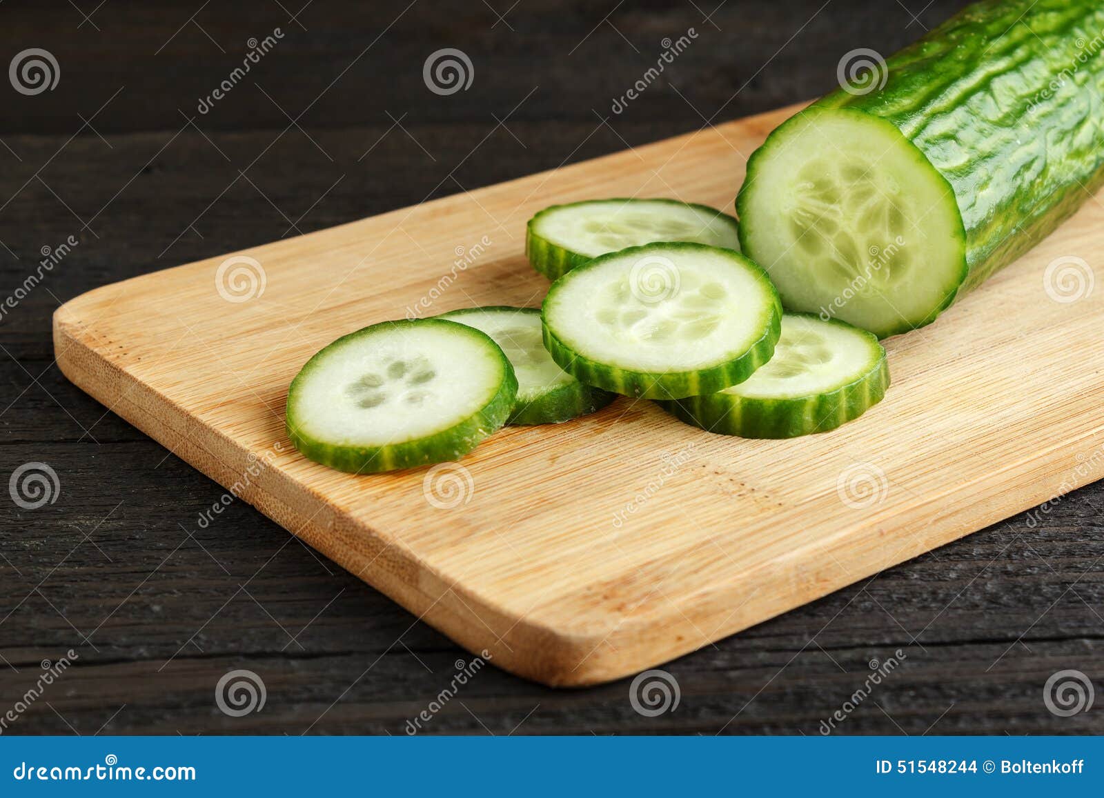 Concombre Coupé En Tranches Photo stock - Image du coupure, croix: 51548244